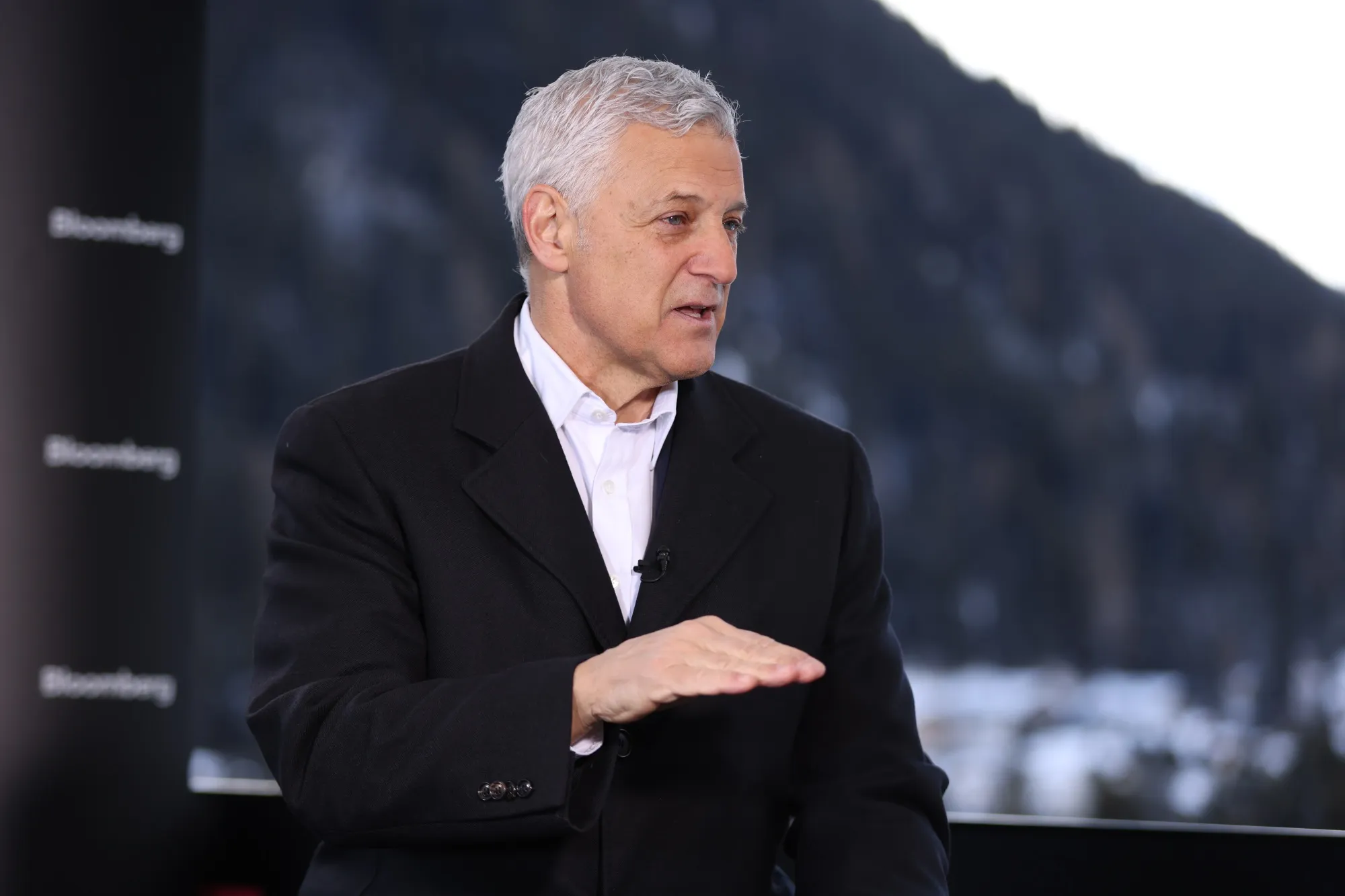 StanChart CEO Says Bank Has Not Engaged With Potential Bidders - Bloomberg