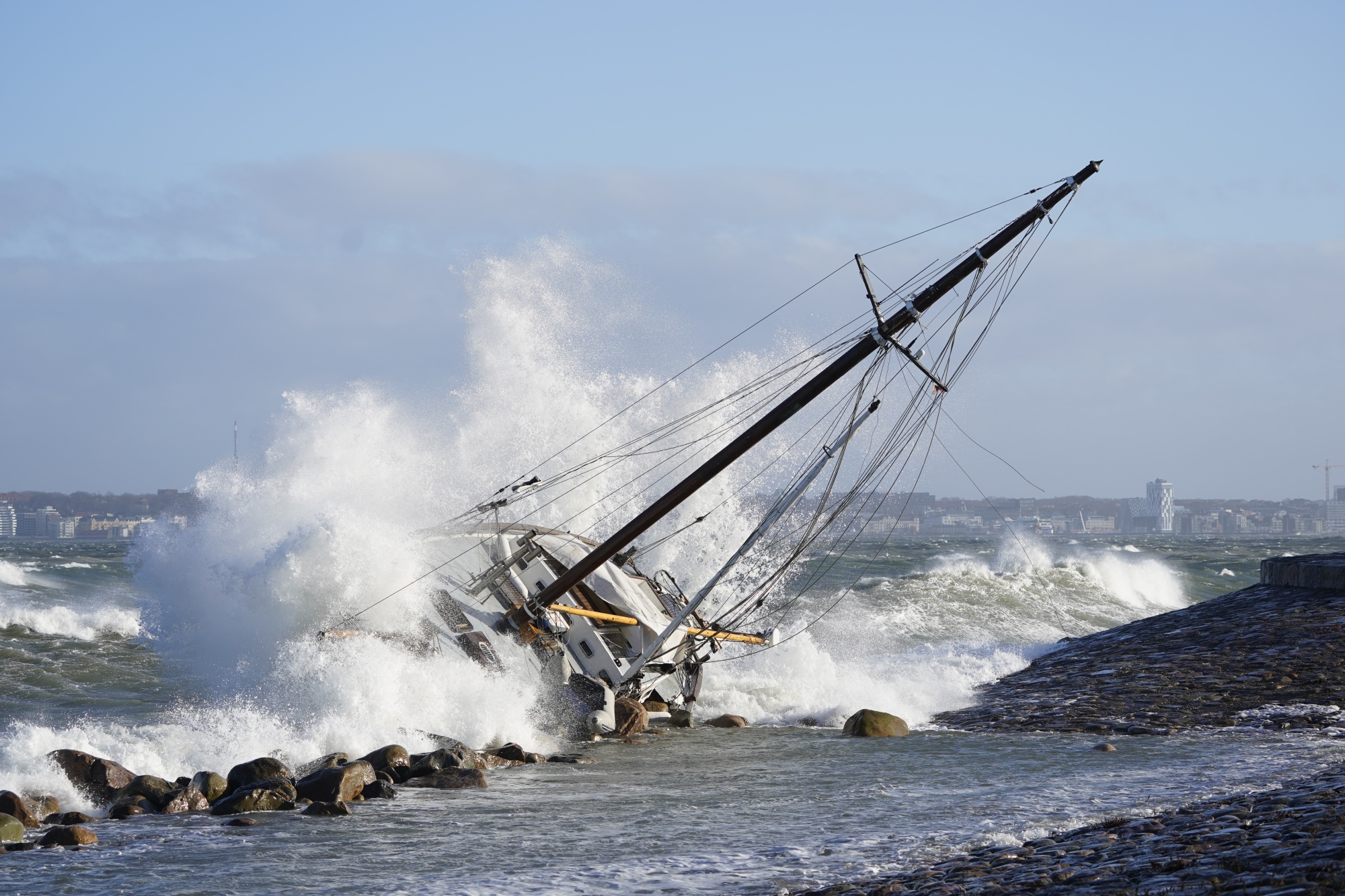 Storm Malik Hits Northern Europe With Force; At Least 4 Dead - Bloomberg
