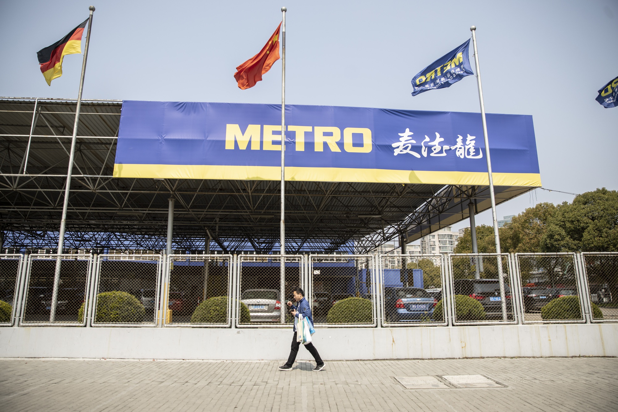 Metro's $1.5 Billion China Sale Said to Draw Tencent, Citic PE - Bloomberg