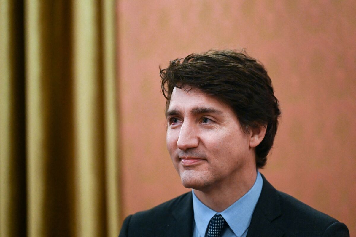 Trudeau Introduces Bill on National Drug Coverage Program - Bloomberg
