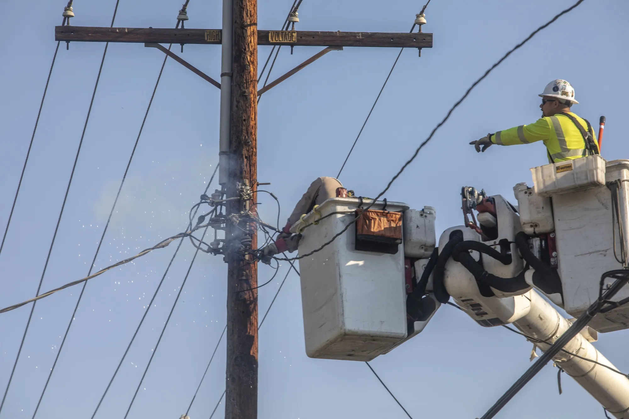 LA Wildfire Lawsuits Start With Edison Utility Accused of Igniting ...