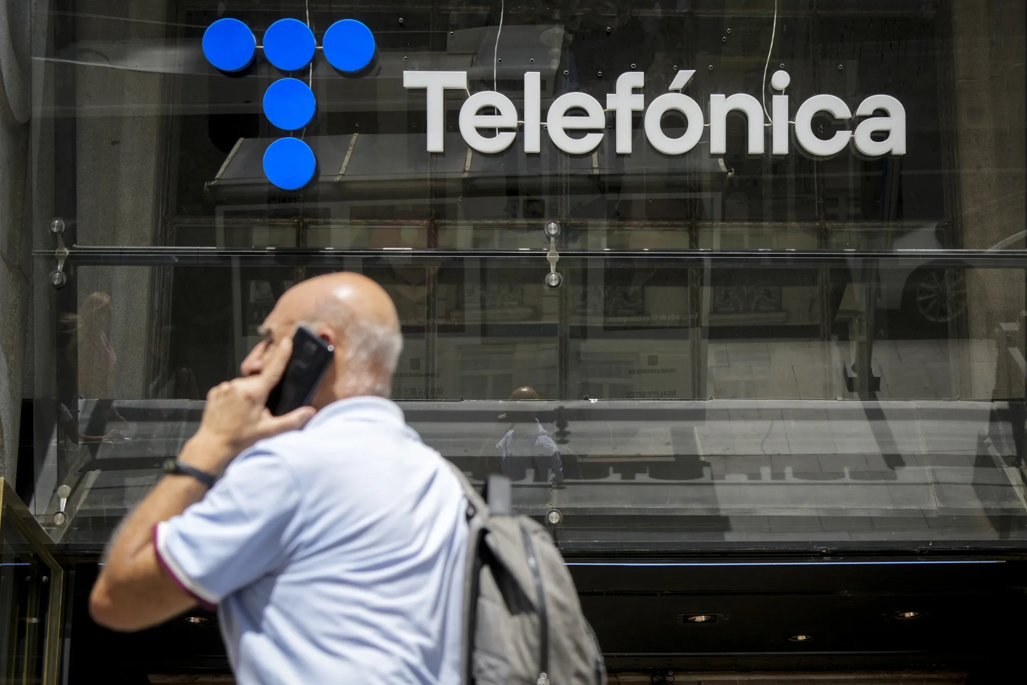 Telefonica Jumps on Spain’s Plans to Build a €2 Billion Stake - Bloomberg