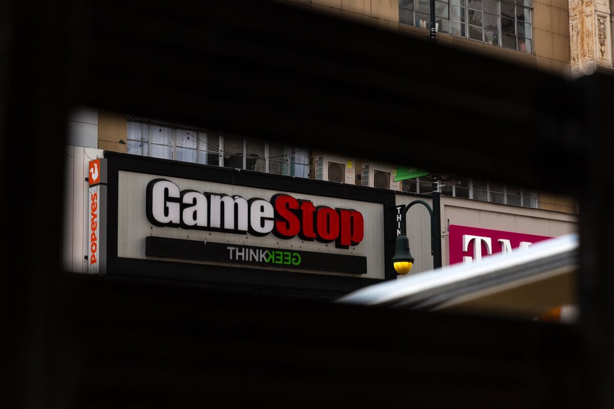 Gamestop CEO Fined $1 Million by FTC Over Wells Fargo Shares - Bloomberg