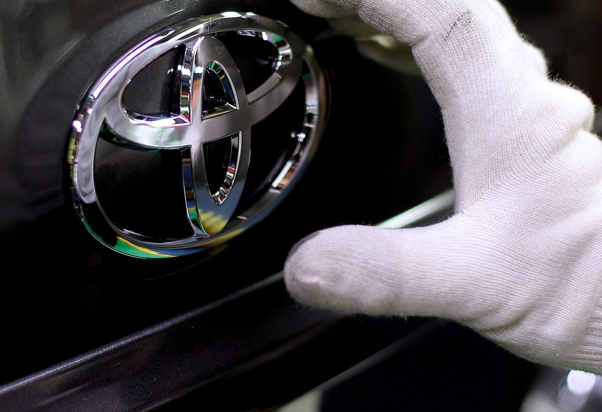 Mazda Revives Rotary Engine for Toyota's Self-Driving Fleet - Bloomberg
