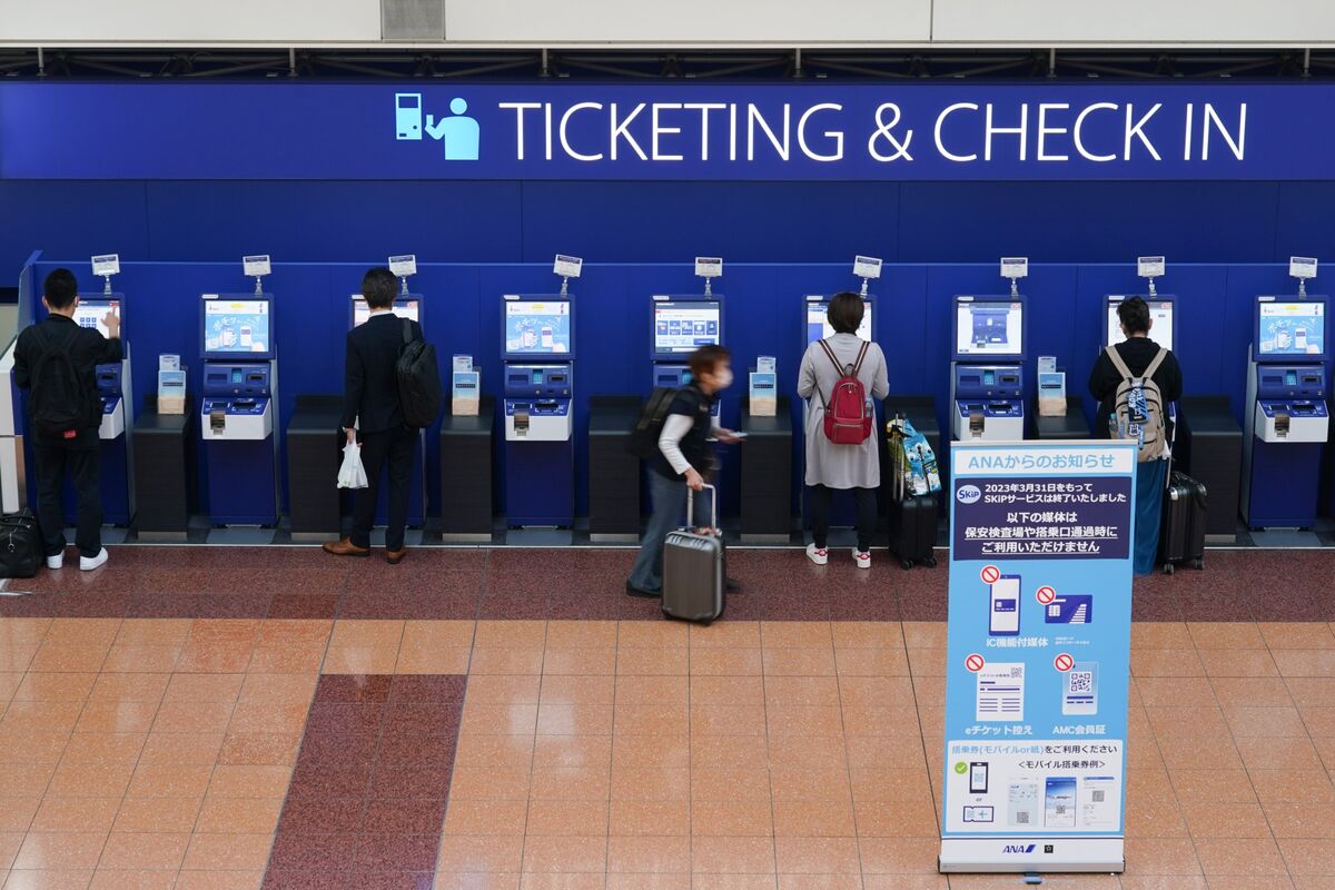 ANAとJAL、予約システムに障害で一時利用できず－すでに復旧 - Bloomberg