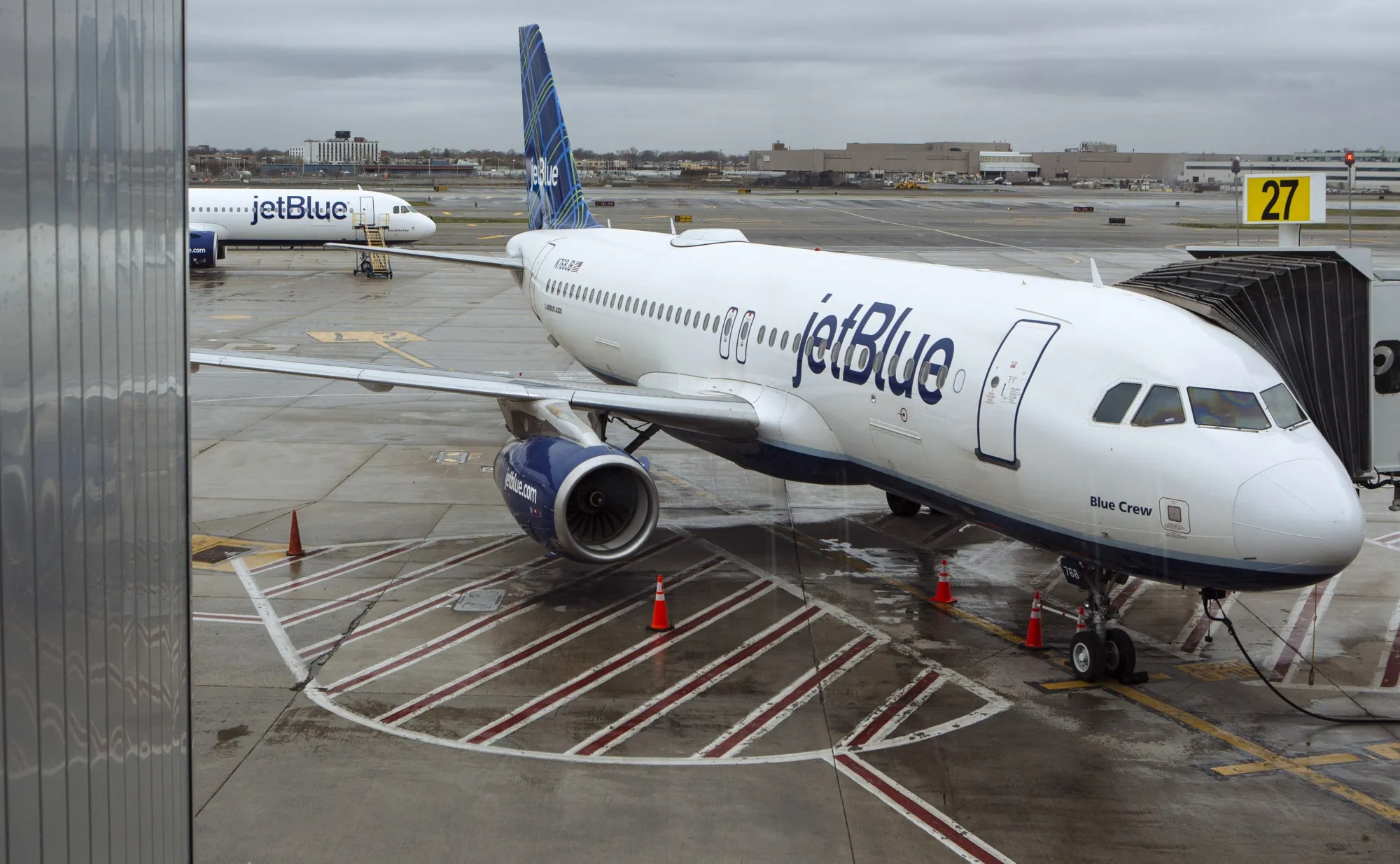 JetBlue, Barclays Said to Be Near Deal to Renew Card Partnership ...