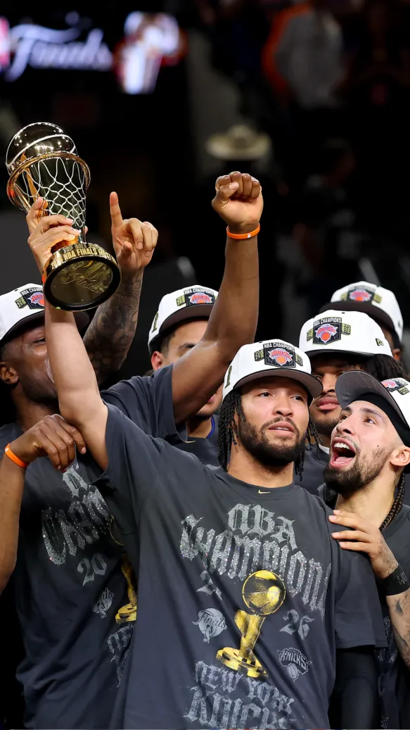 Watch New Yorkers Celebrate Knicks’ First NBA Title in 53 Years - Bloomberg