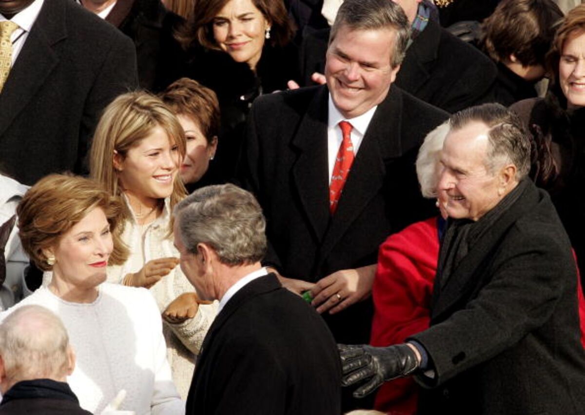 Toxic Politics Leave Only Dynasties Standing - Bloomberg