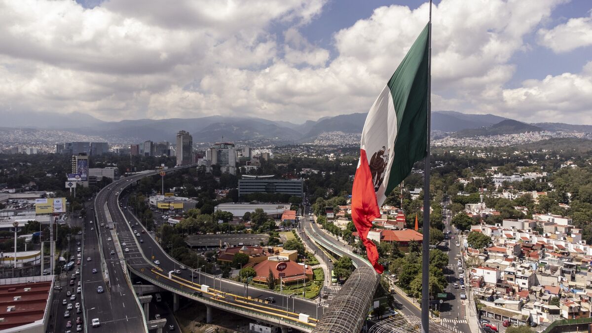 Mexico Starts Operation to Reduce 2025 External Debt Maturities - Bloomberg