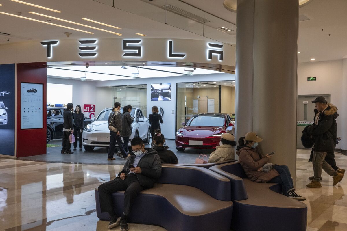 Tesla Offers China Incentives to Boost Sales as EV Growth Slows - Bloomberg