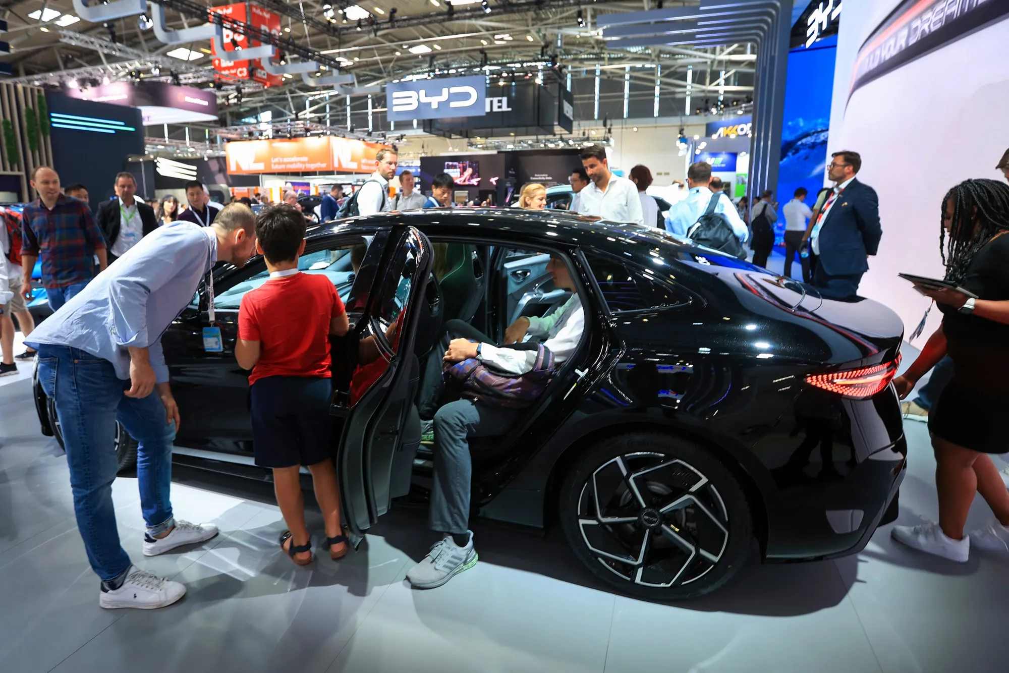 Nio car sales august 2020 store