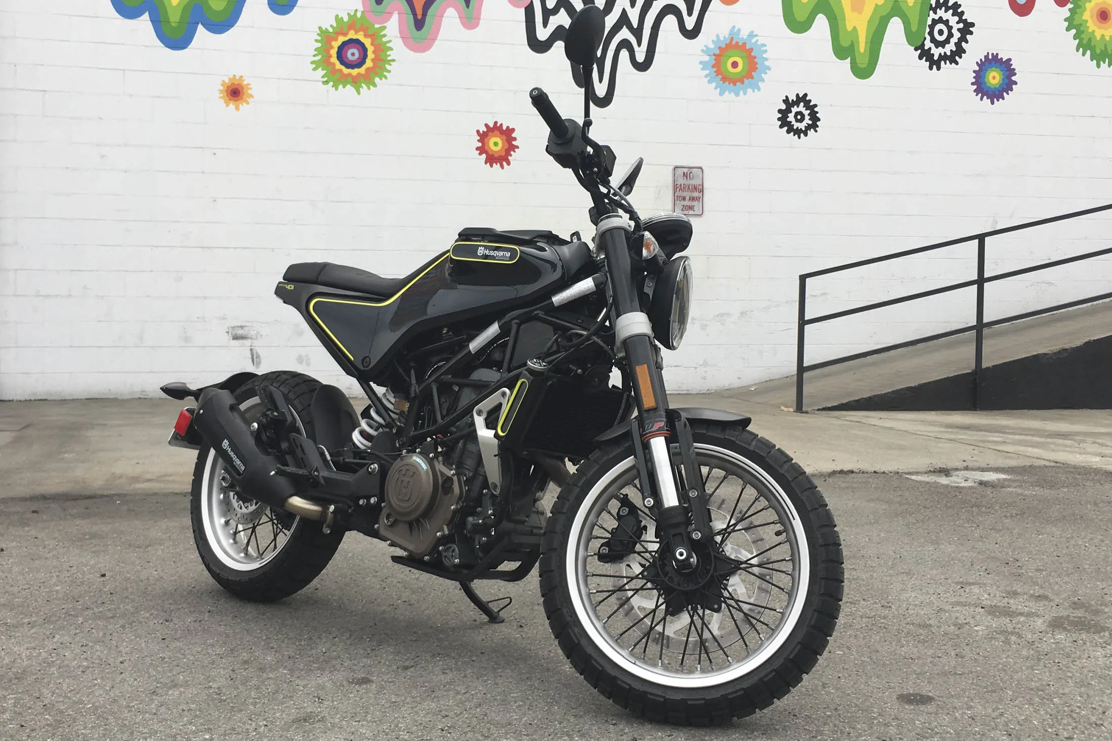 Husqvarna Svartpilen 401 Review: A Stylish Entry-Level Motorcycle ...