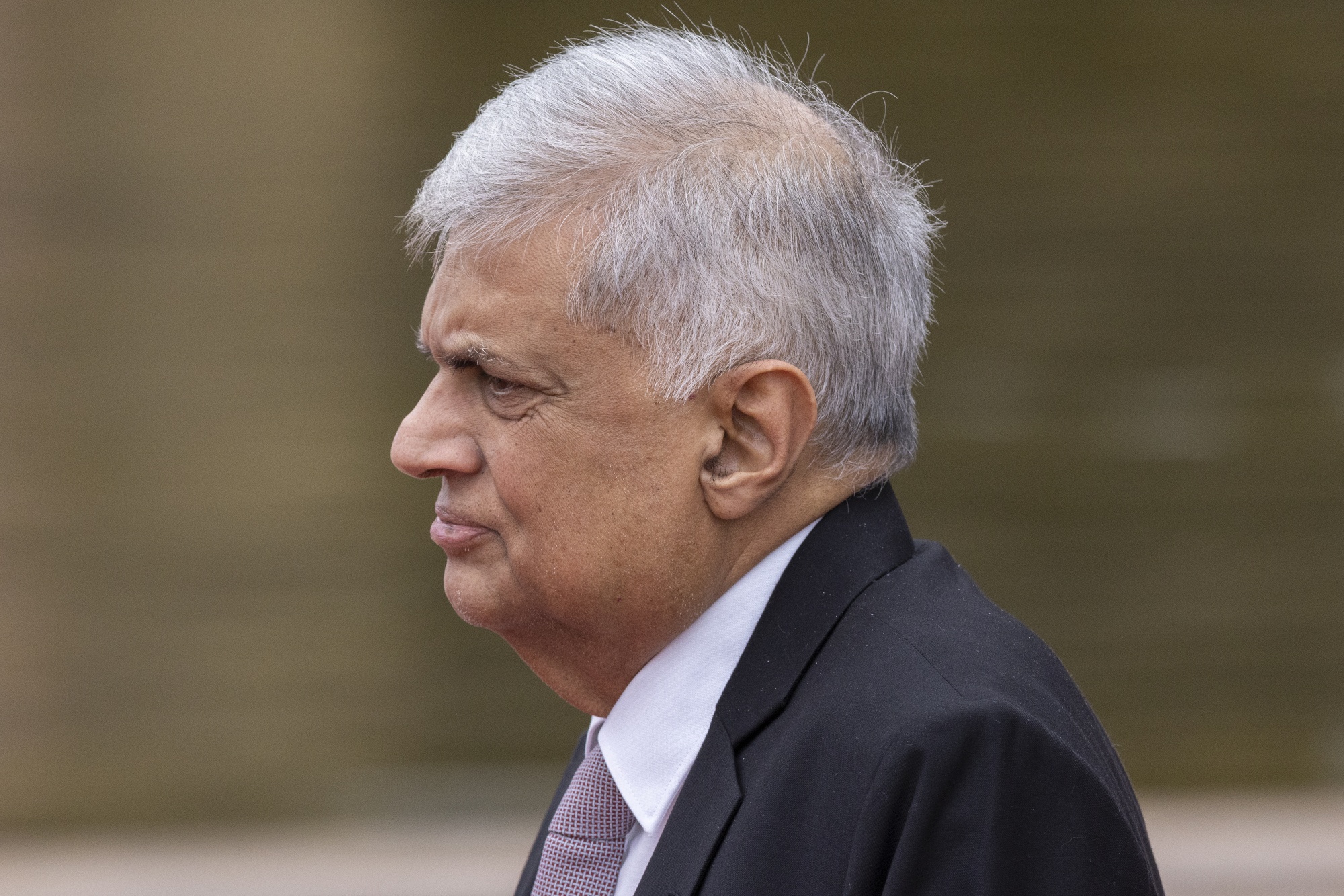 Sri Lanka President Seeks to Reunite, Revive Bankrupt Nation - Bloomberg