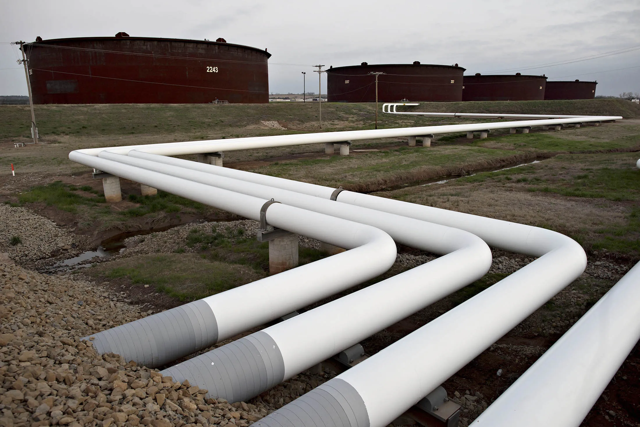 Enbridge Cuts 1,000 Jobs Following Takeover of Spectra in U.S. - Bloomberg