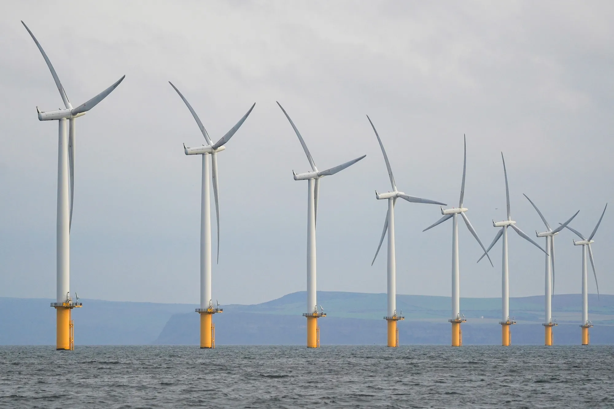 UK Paid Record £1.9 Billion Subsidy to Offshore Wind Farms - Bloomberg