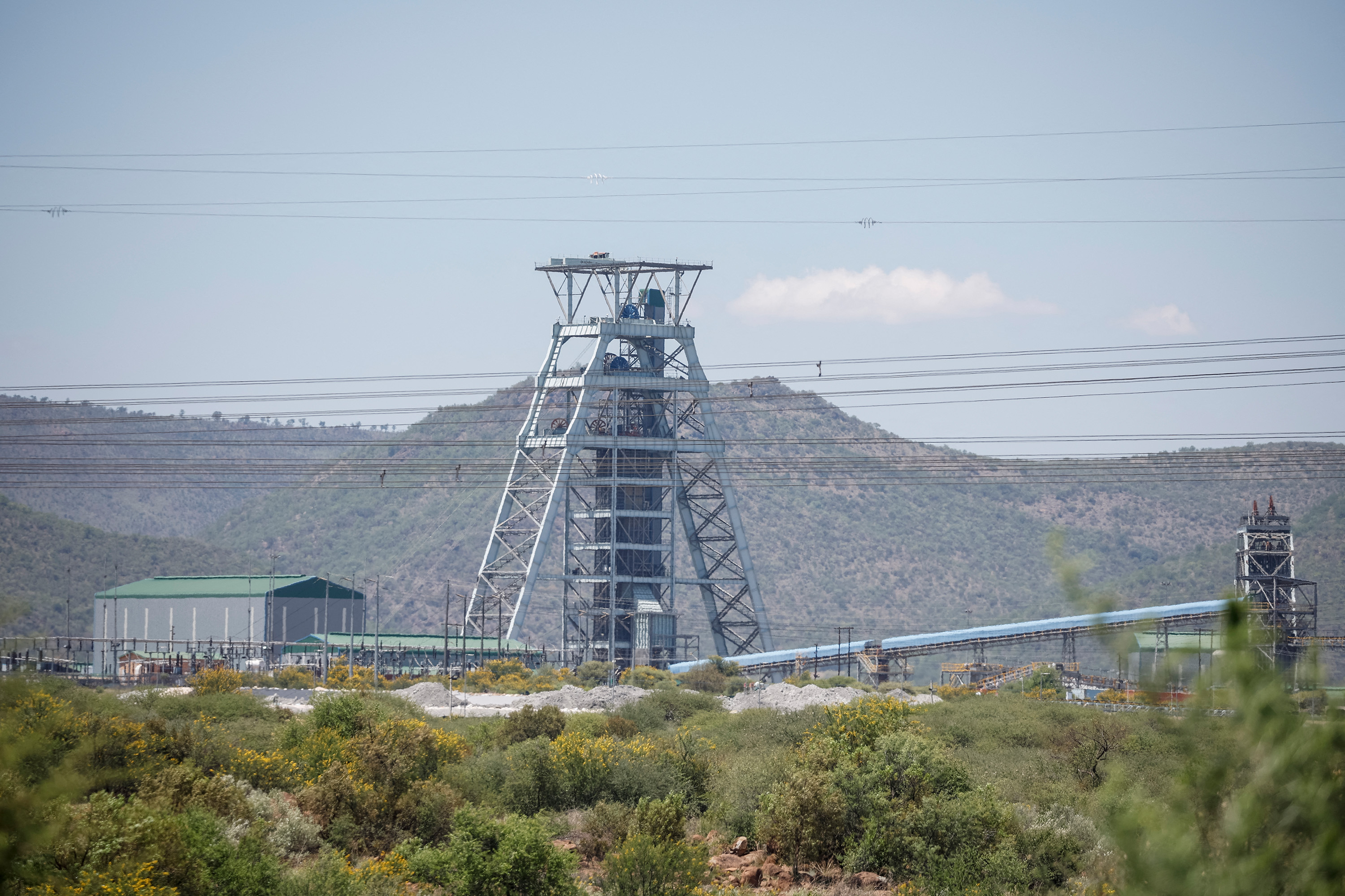 S. Africa Mine Sit-In by Protesting Workers Enters Third Day - Bloomberg