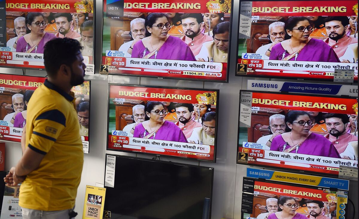 India to Inject Another $10.2 Billion Into State-Run Banks - Bloomberg