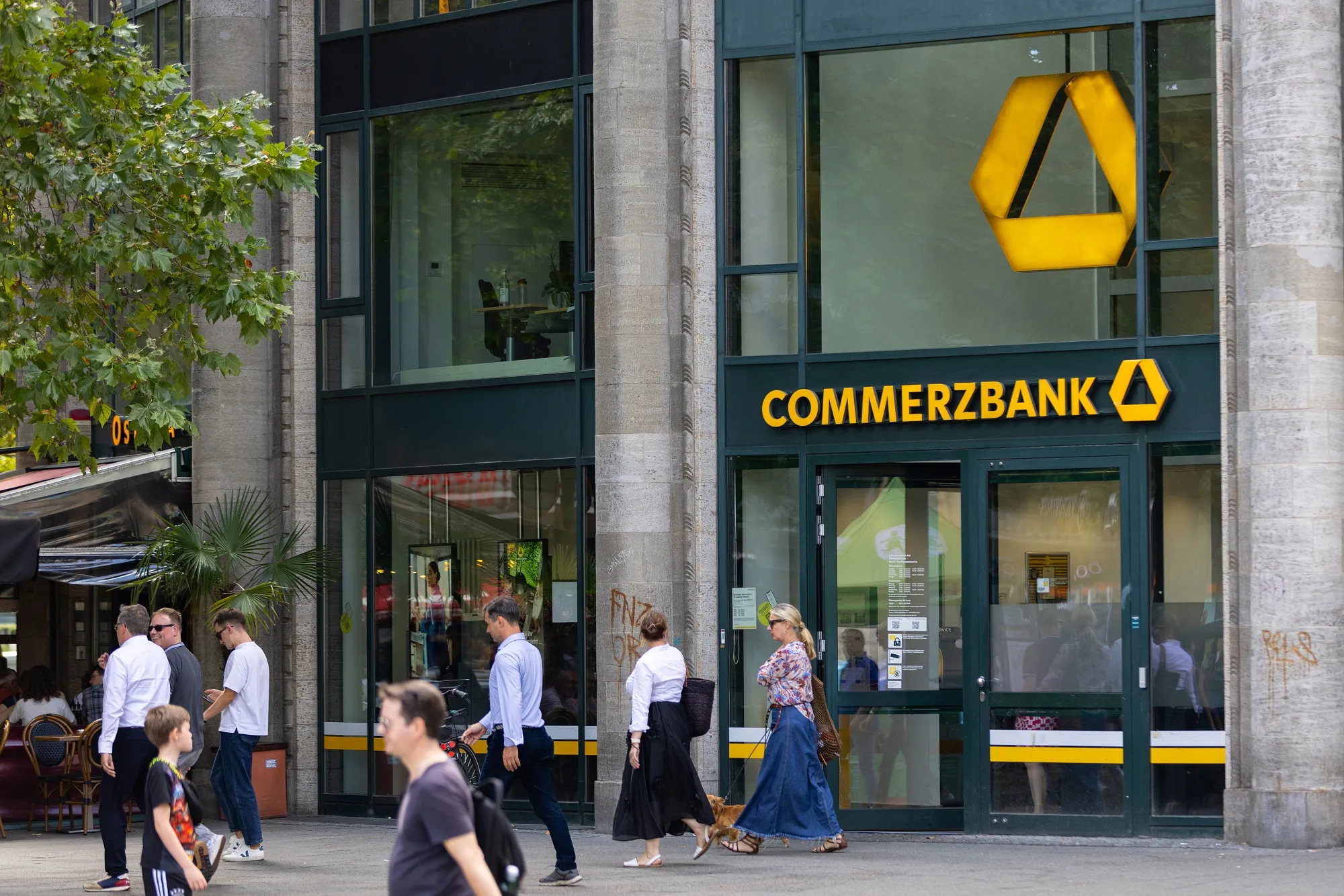 Alemania reducirá su participación en Commerzbank - Bloomberg
