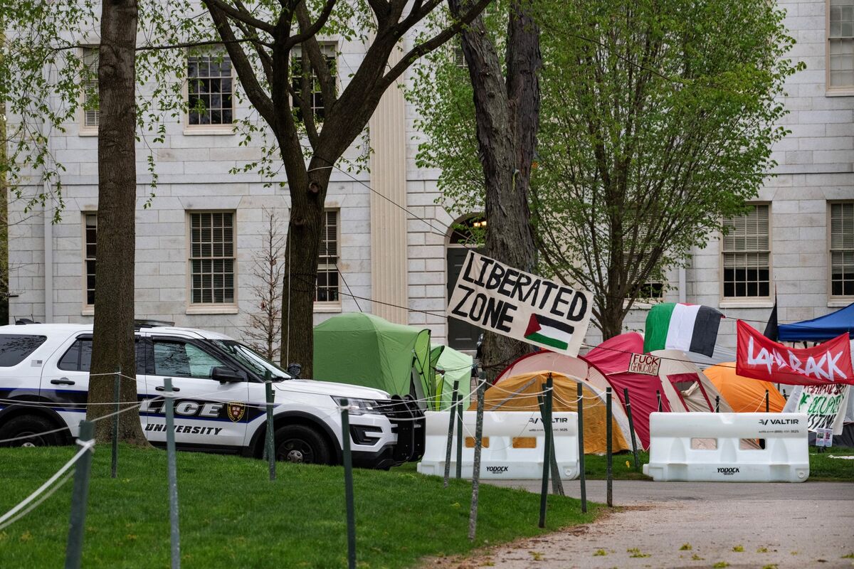 Harvard Protesters Clear Encampment as Israel Divestment Demands Fail ... Harvard Protesters Clear Encampment as Israel Divestment Demands Fail ...