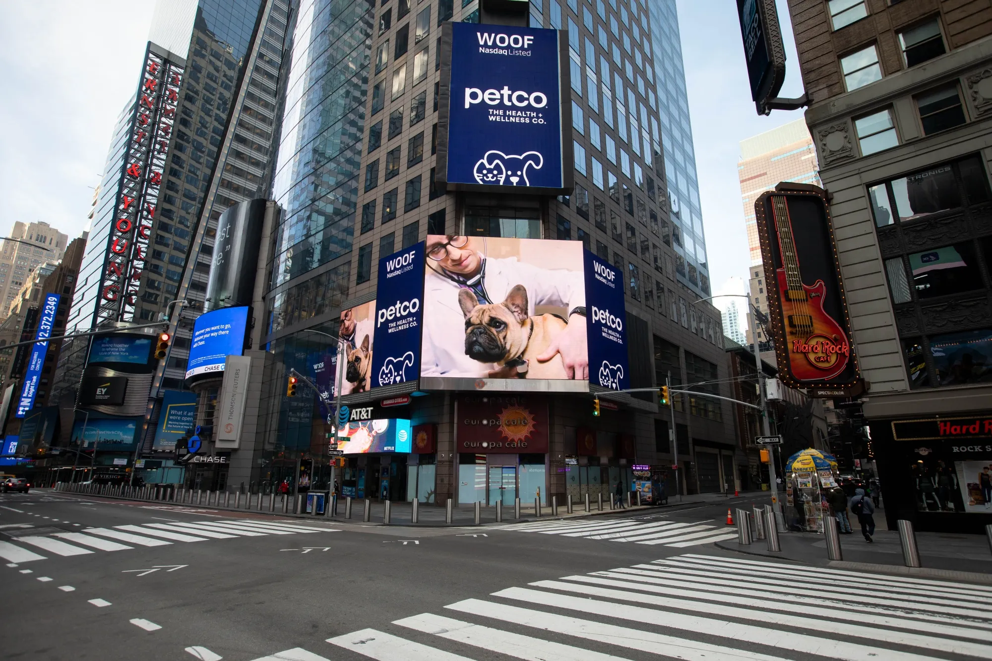 Petco Leaps in Trading Debut After IPO Raises $864 Million - Bloomberg