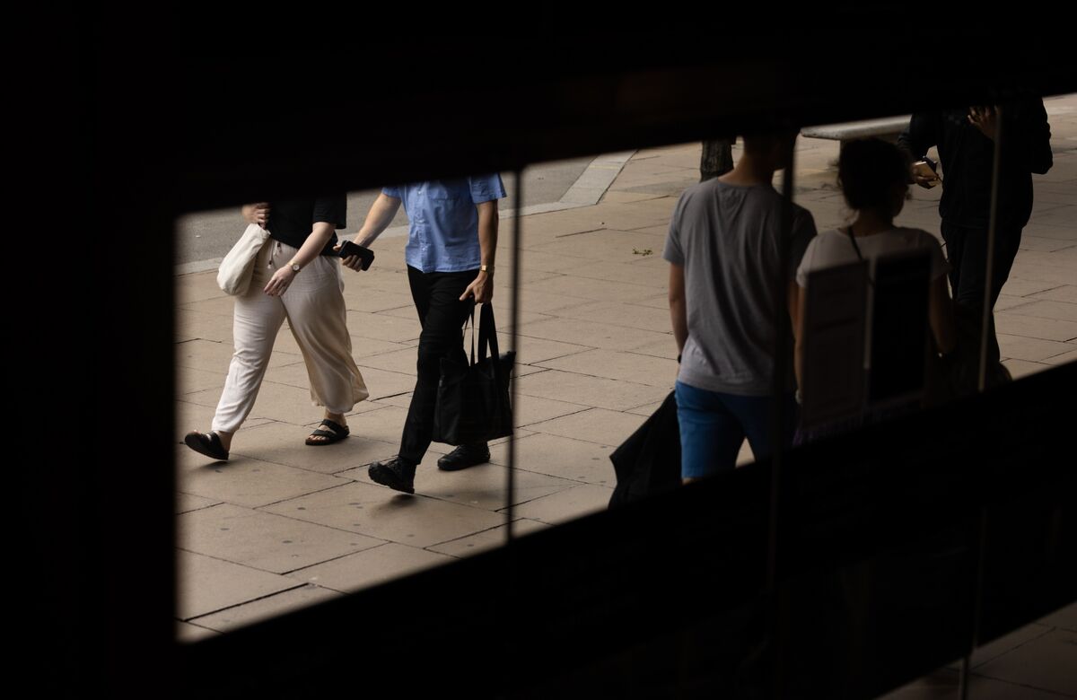 Staff Commit Over Third of UK Retail Theft as Prices Rise, Report Finds ...