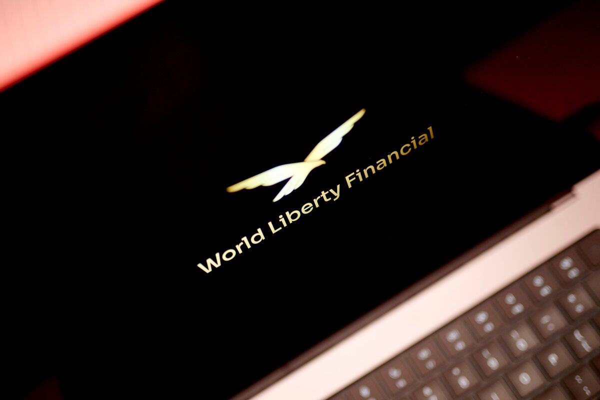 Trump Family’s World Liberty Seeks CFO for Proposed Crypto Bank - Bloomberg