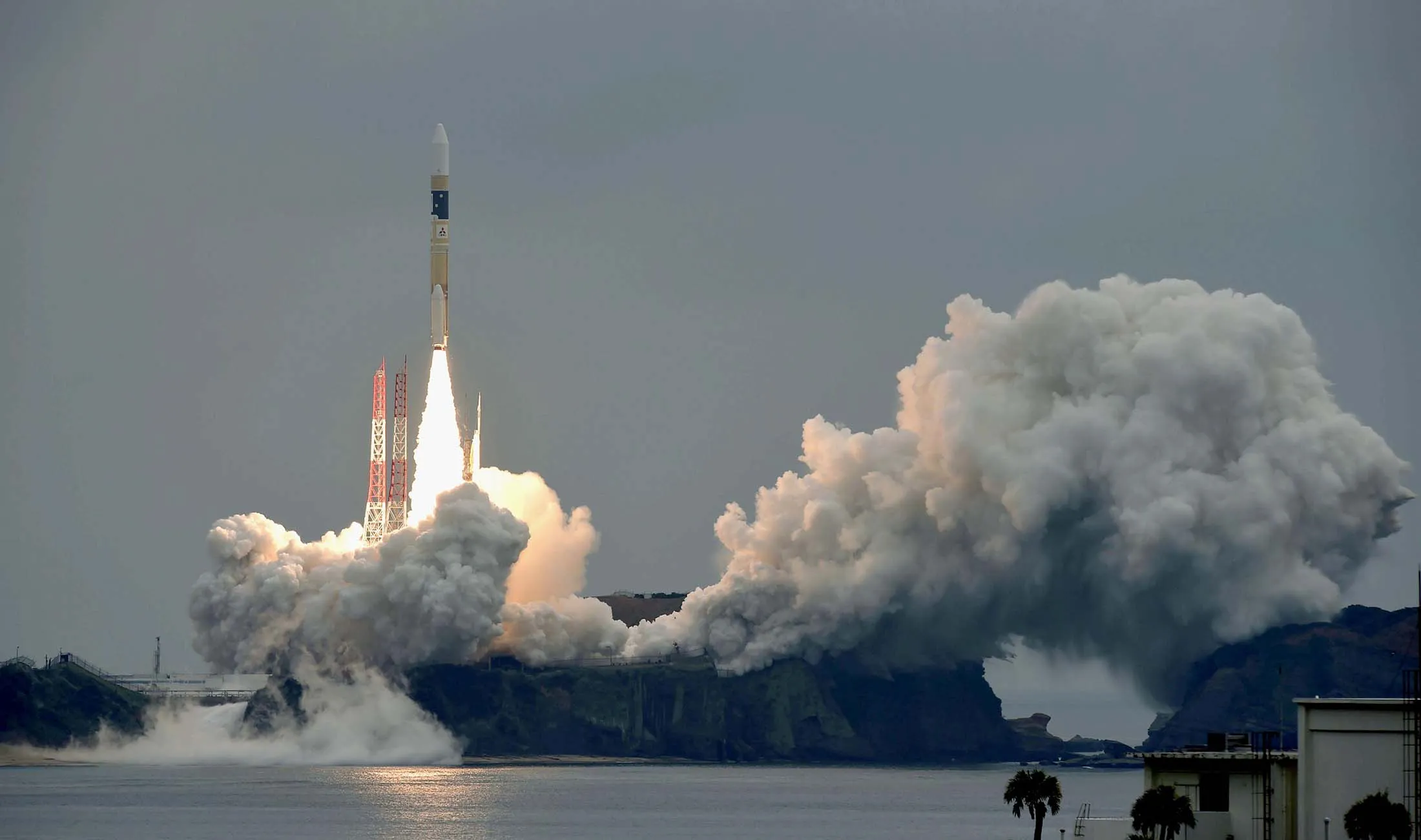 Japan Launches Rocket With Satellite to Build Its Own GPS - Bloomberg