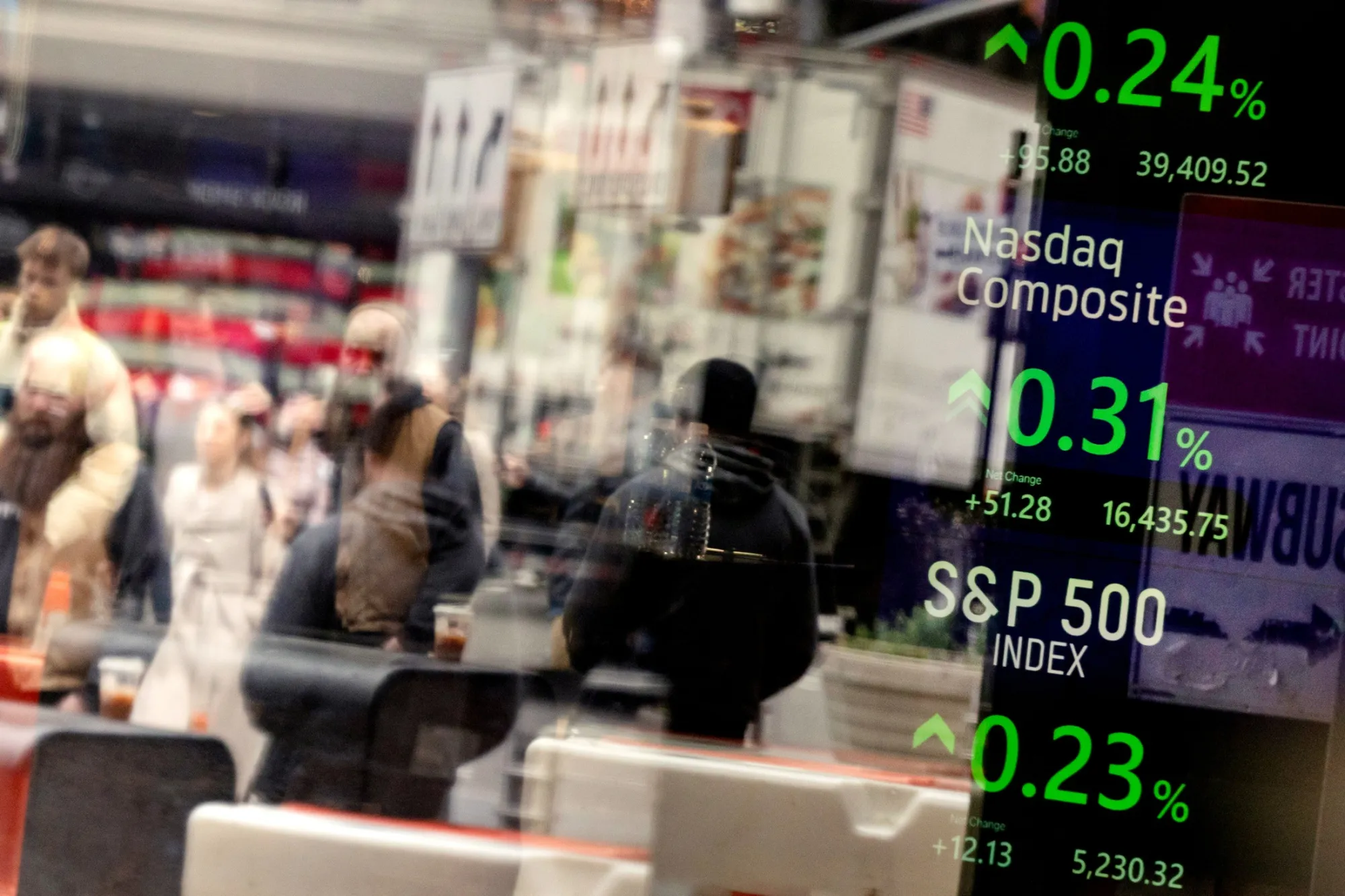 Inversionistas impulsarán rally de acciones con efectivo, según encuesta de BofA - Bloomberg