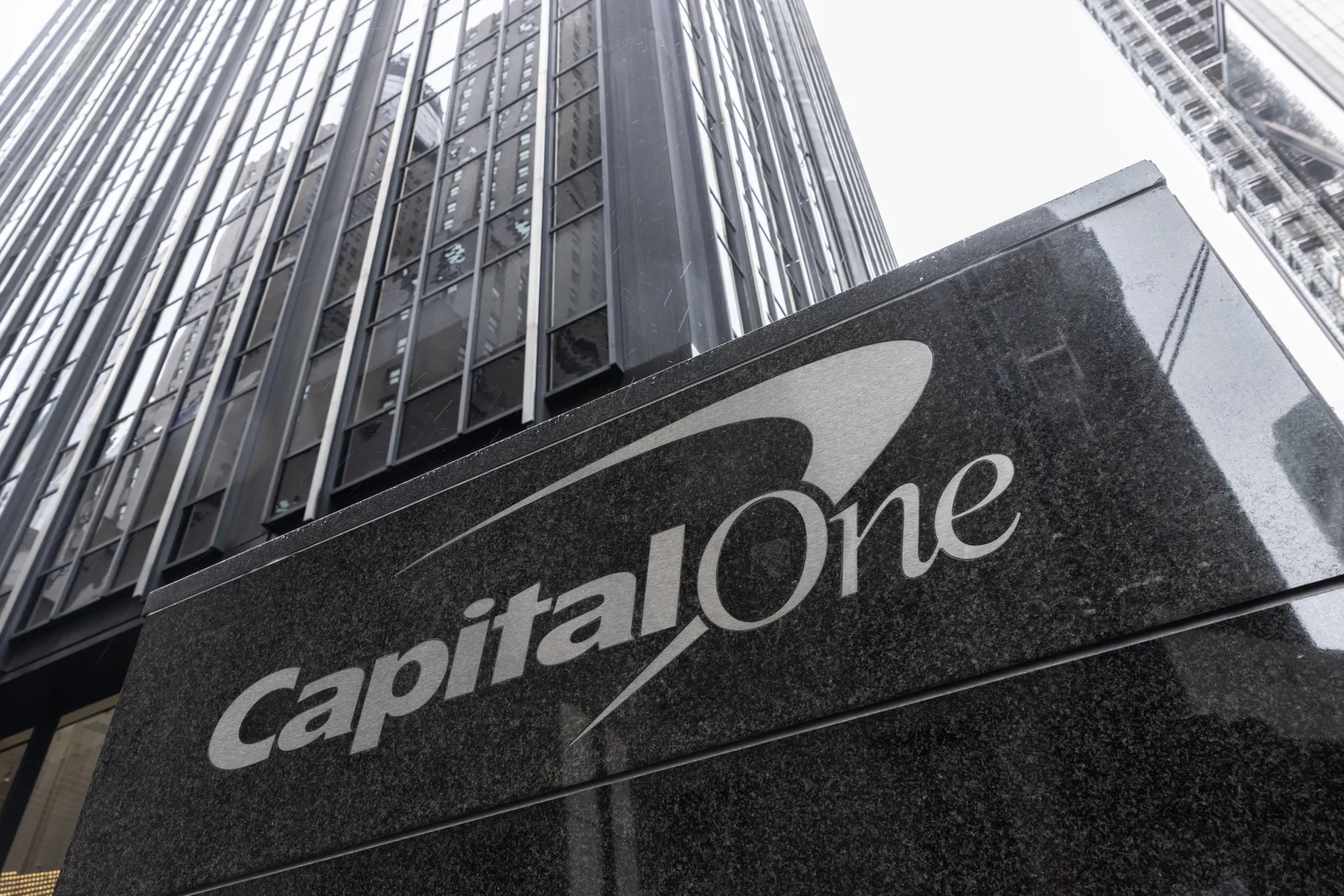 Capital One evalúa posible adquisición de Discover Financial (COF, DFS ...