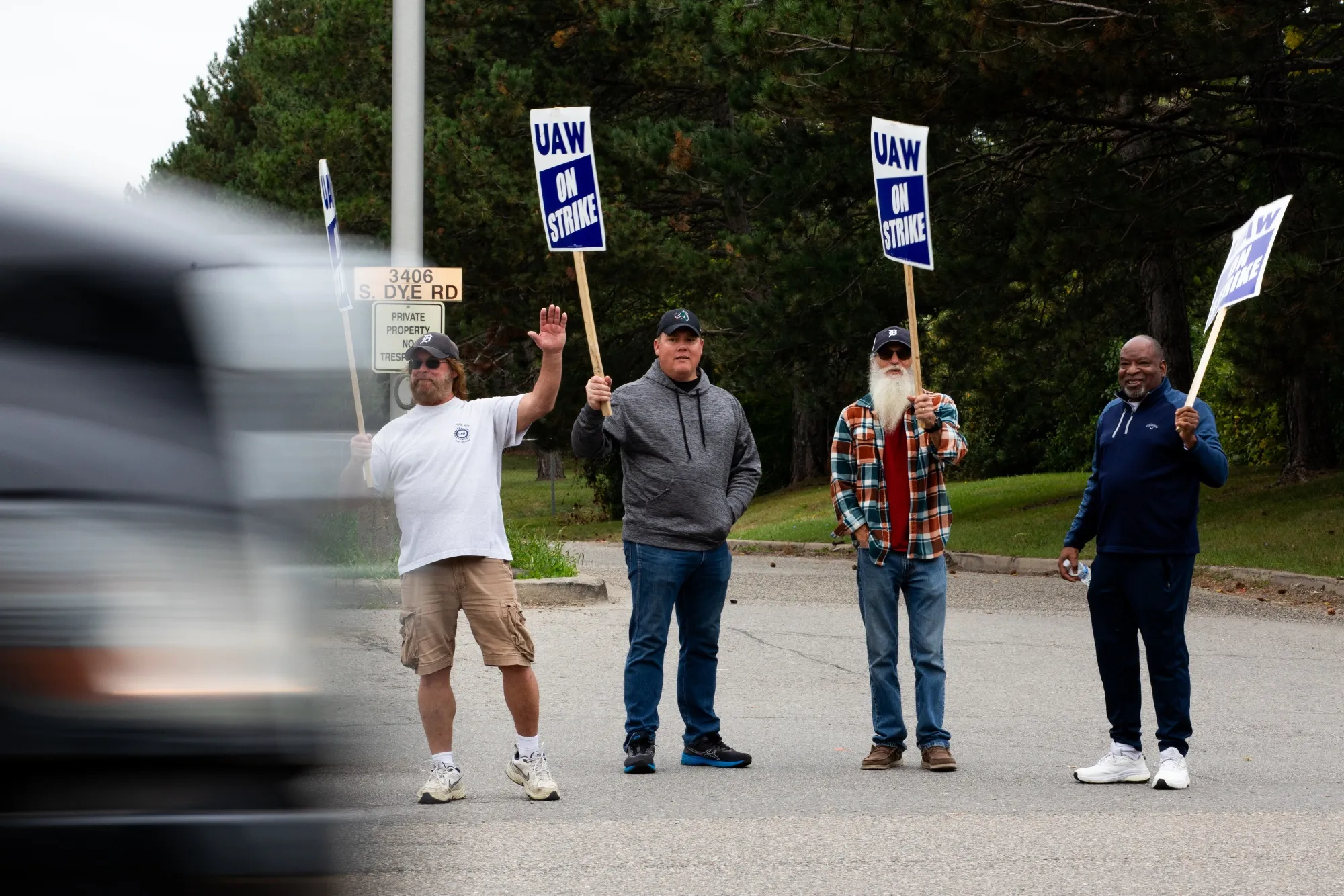 GM Workers Vote to Ratify New UAW Union Contract in Tight Vote - Bloomberg