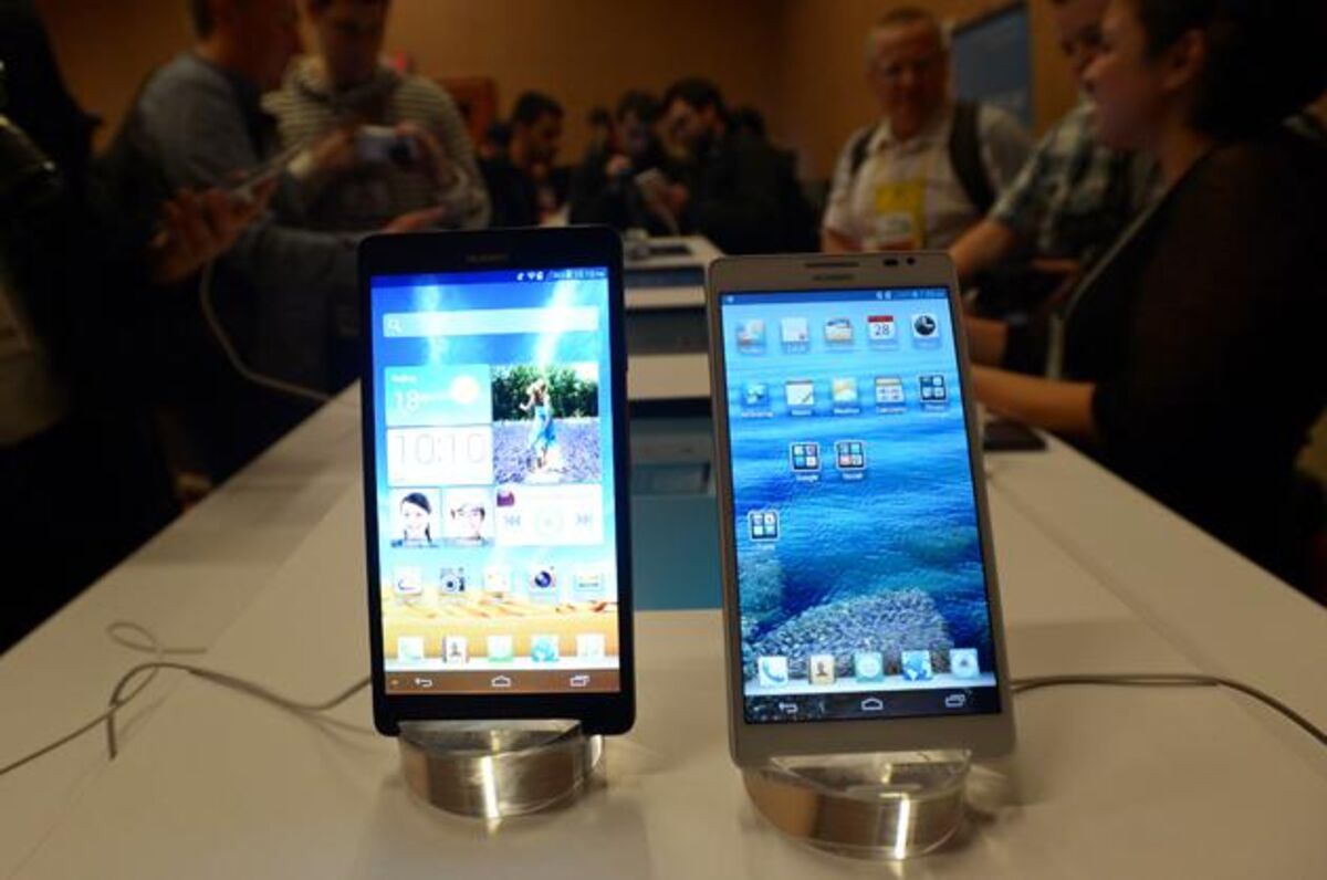 CES 2013: Massive Smartphones and Bulked-Up Flash Drives - Bloomberg