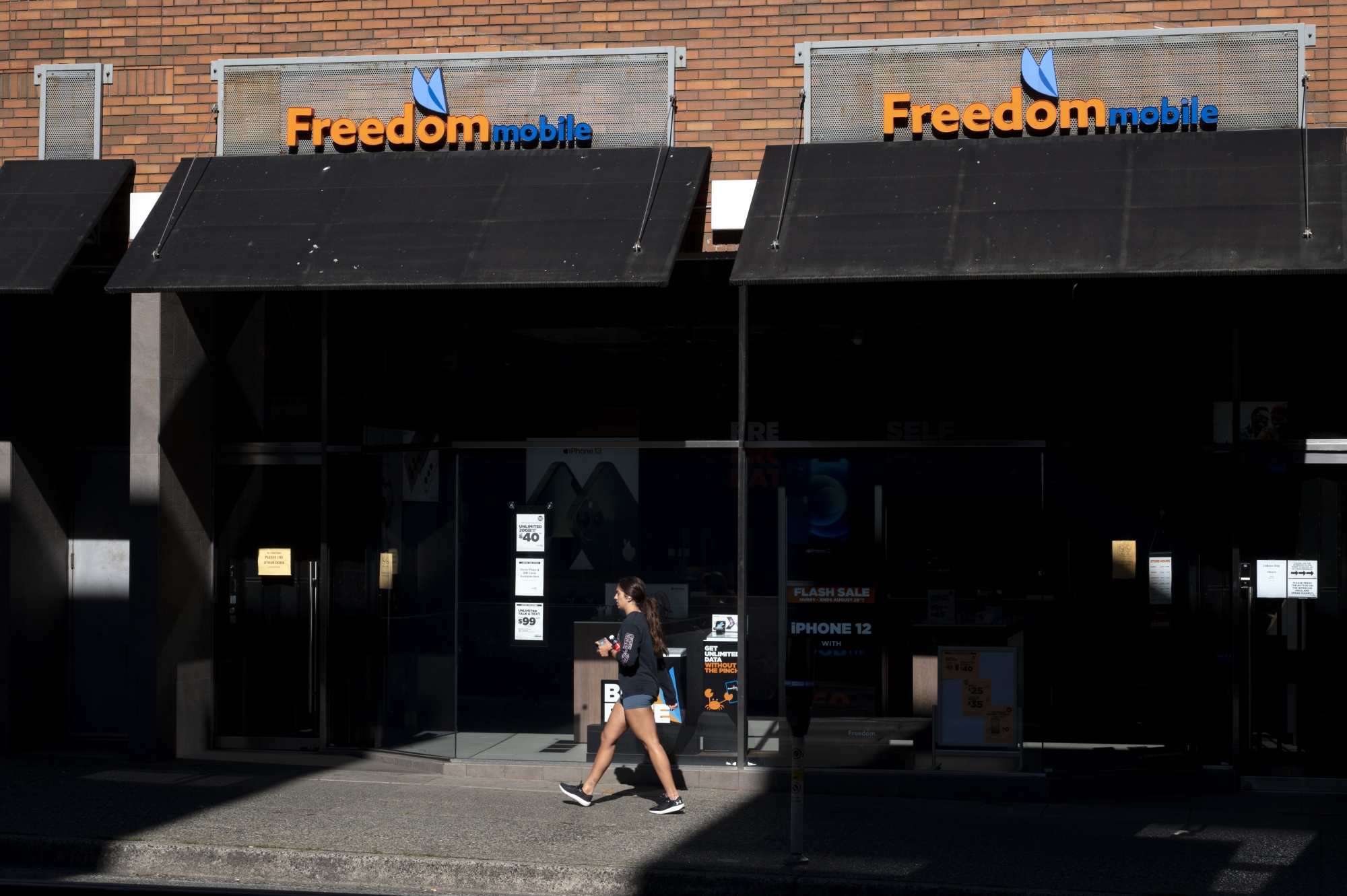 Globalive Capital in Wealth One Bid to Shake Up Canada Banking ...