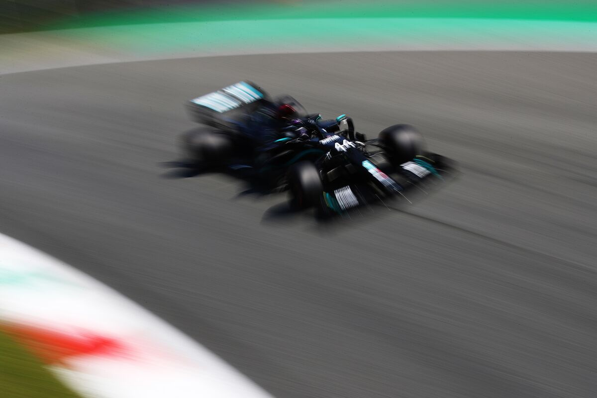 Hamilton Sets Fastest Lap in F1 History to Take Monza Pole - Bloomberg