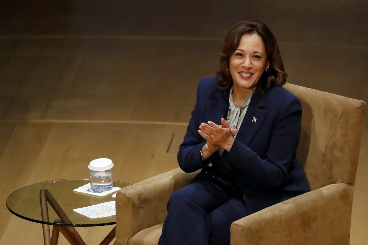 Harris to Host Executives, Workers as White House Courts Labor - Bloomberg