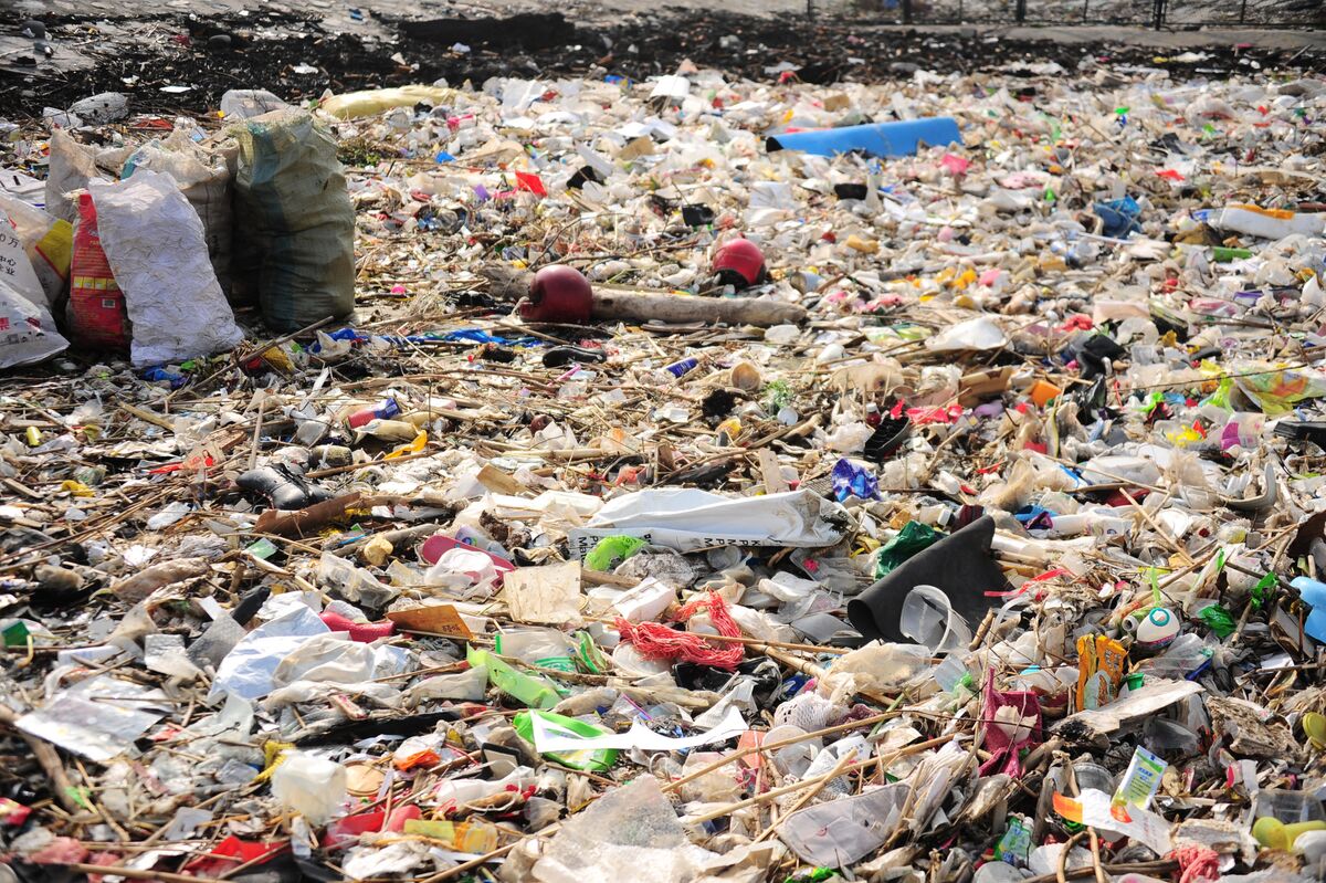 China Charges 9 People for Dumping Toxic Waste - Bloomberg