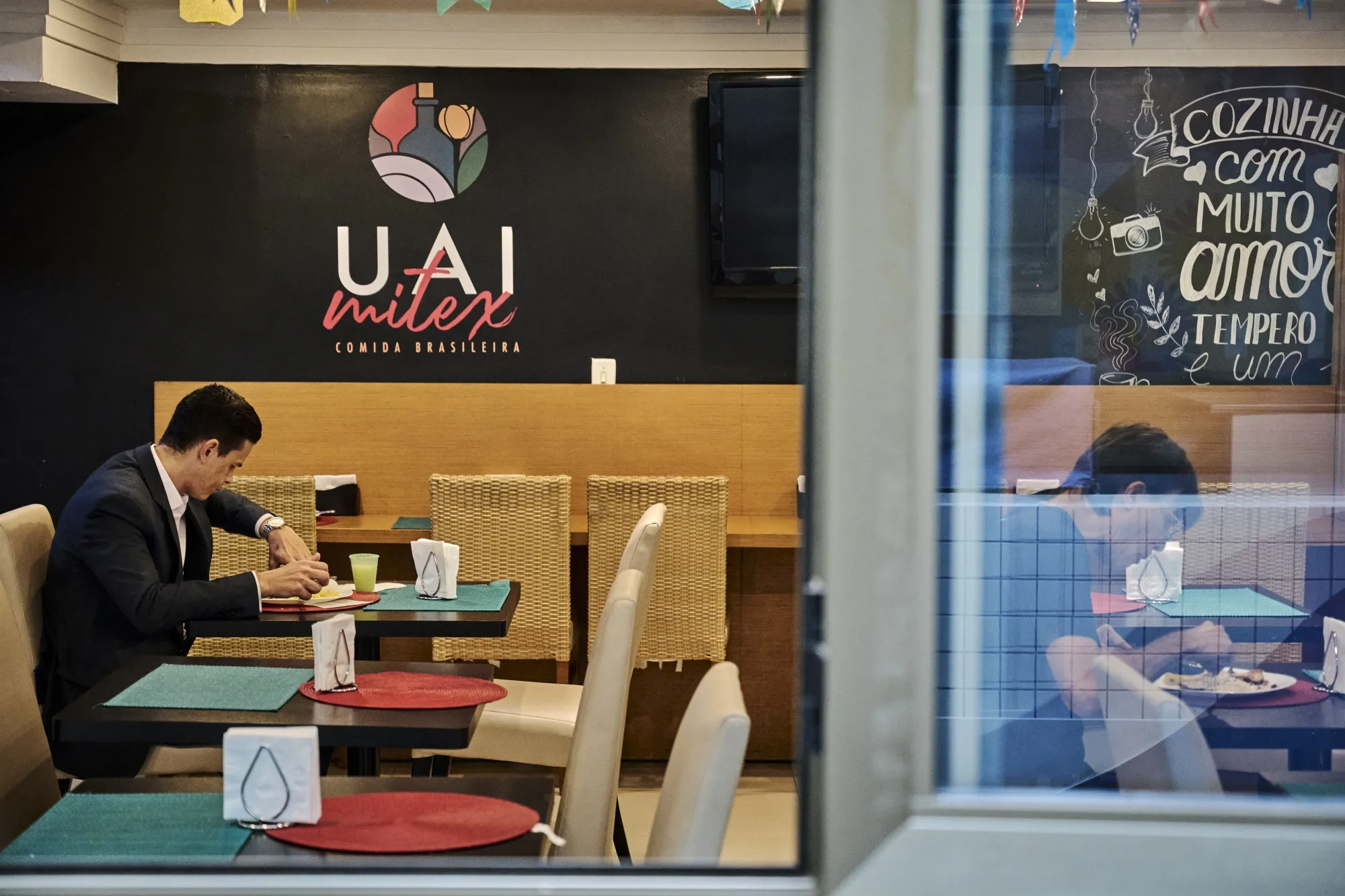 Brasileños reemplazan restaurantes por comida casera - Bloomberg