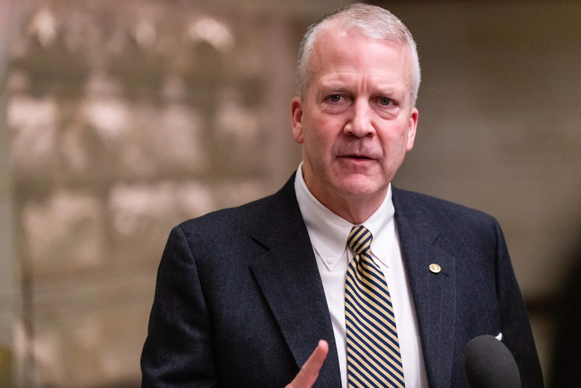 Republican Defense Hawks Have Had It With Party Populists - Bloomberg