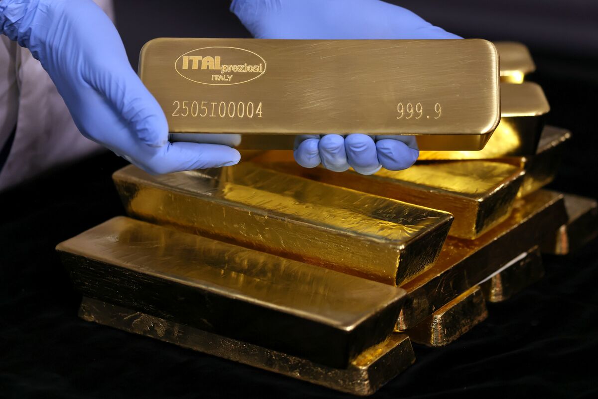 Gold Smashes $4,500, Notching Its Best Run Since the ’70s - Bloomberg