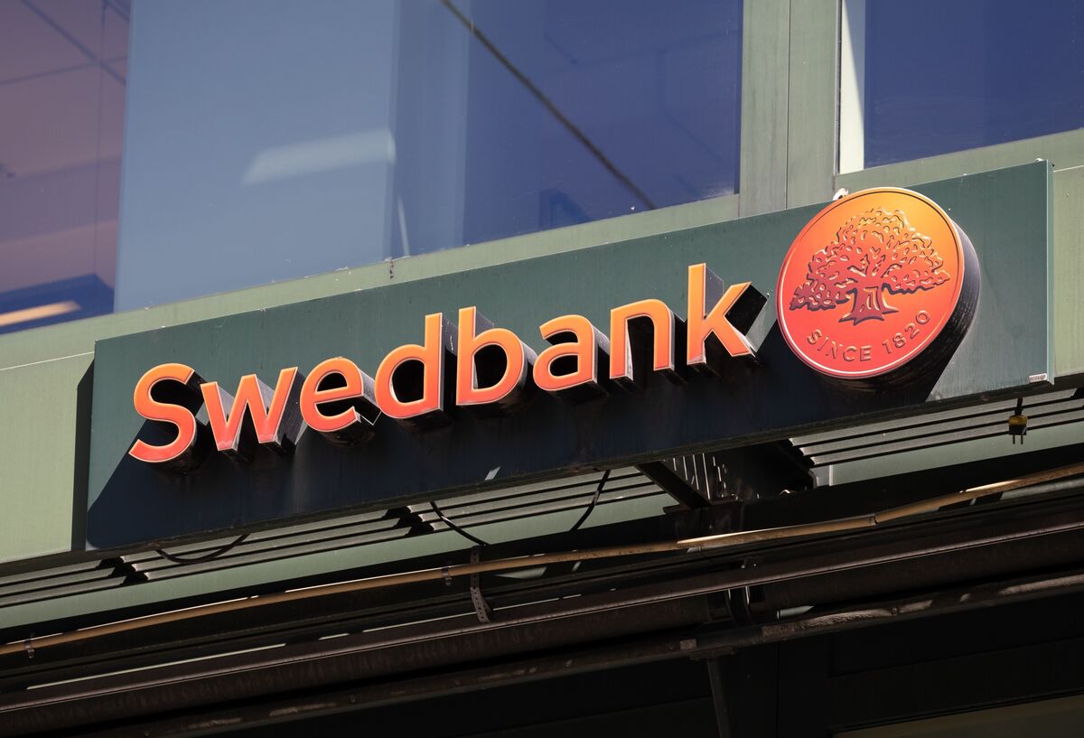 Swedbank’s (SWEDA) Net Interest Income Shrinks in Second Quarter - Bloomberg