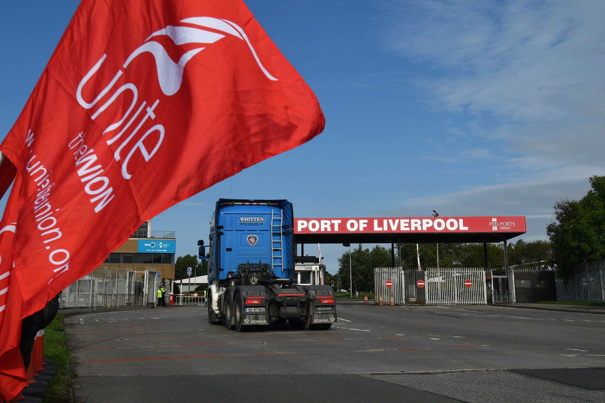 UK Trade Unions Threaten to Fight Austerity With Mass Strikes - Bloomberg