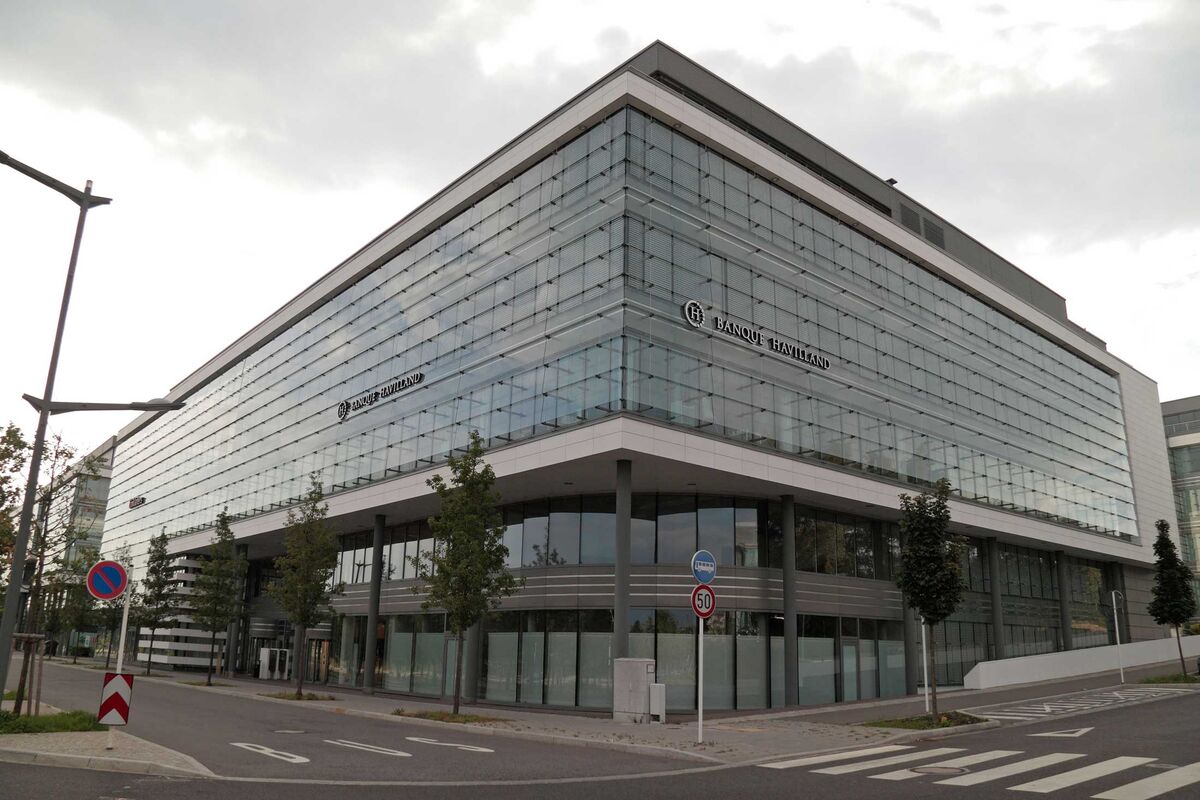 Prince Andrew Helped David Rowland and Banque Havilland Woo Sketchy ...