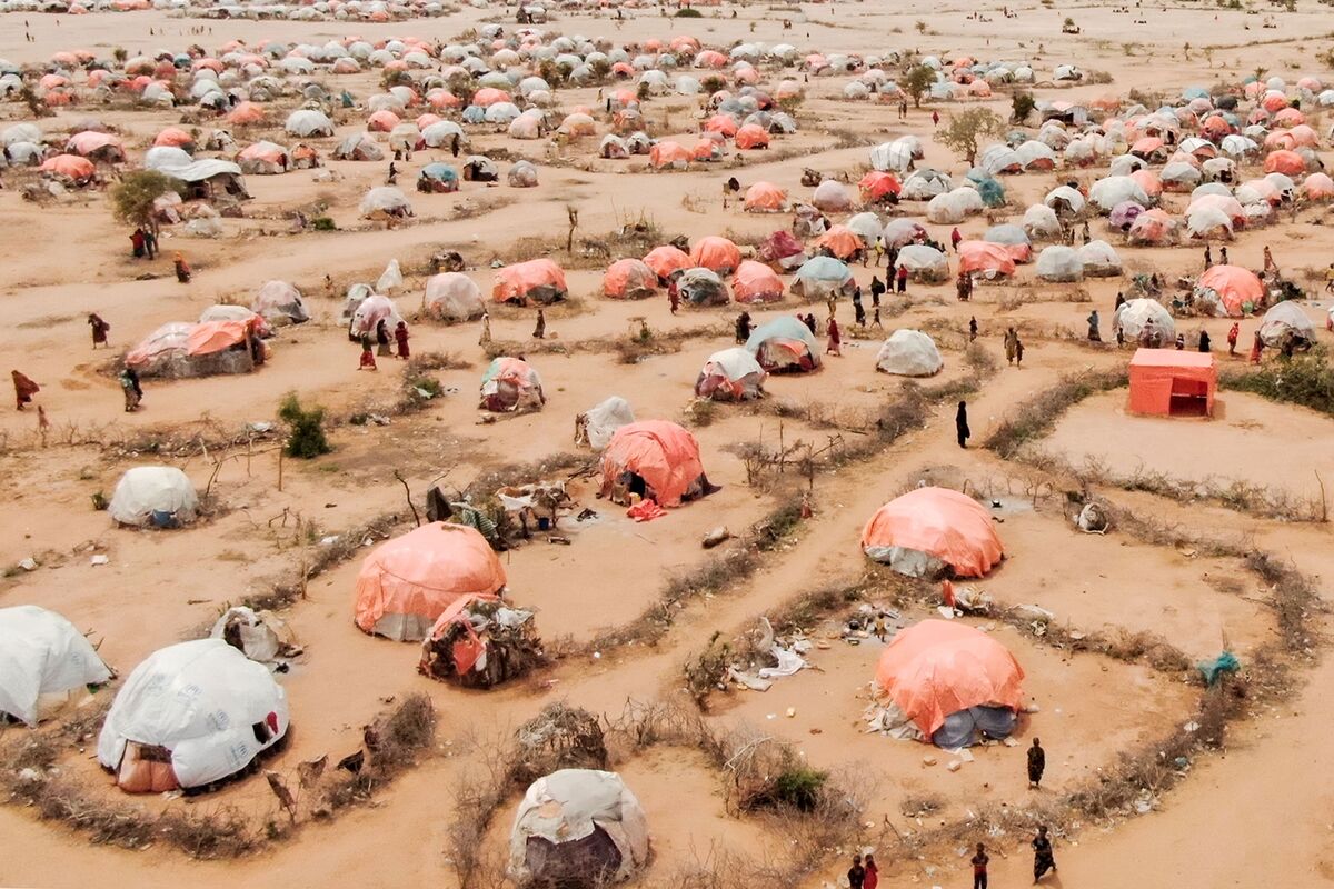 Somalia Conflict, Drought, Floods Drive Record Displacement - Bloomberg