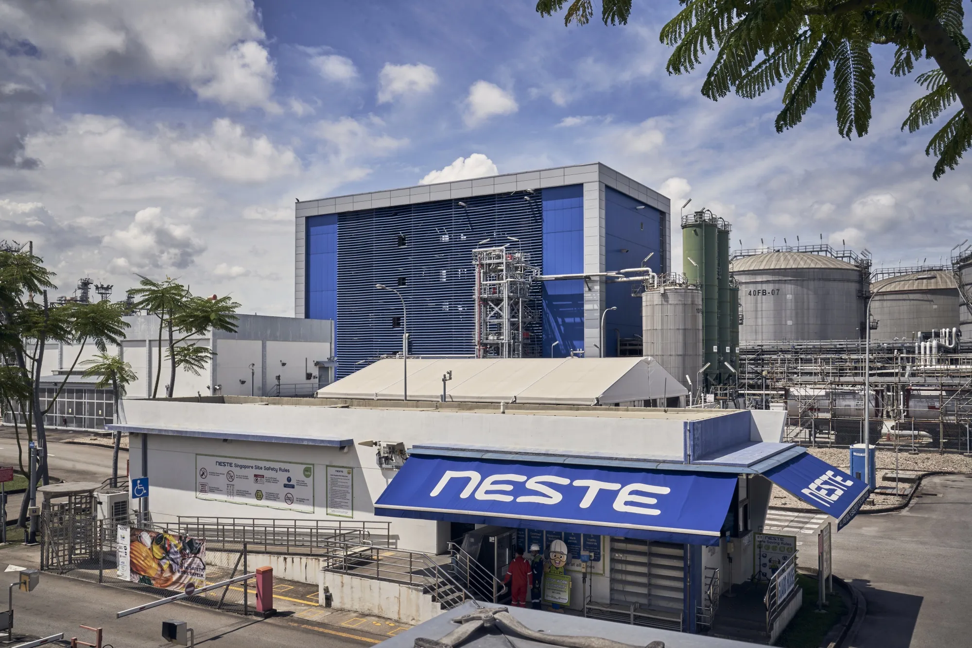 Neste Shares Drop as Sales Volume Outlook Misses Market Expectations ...