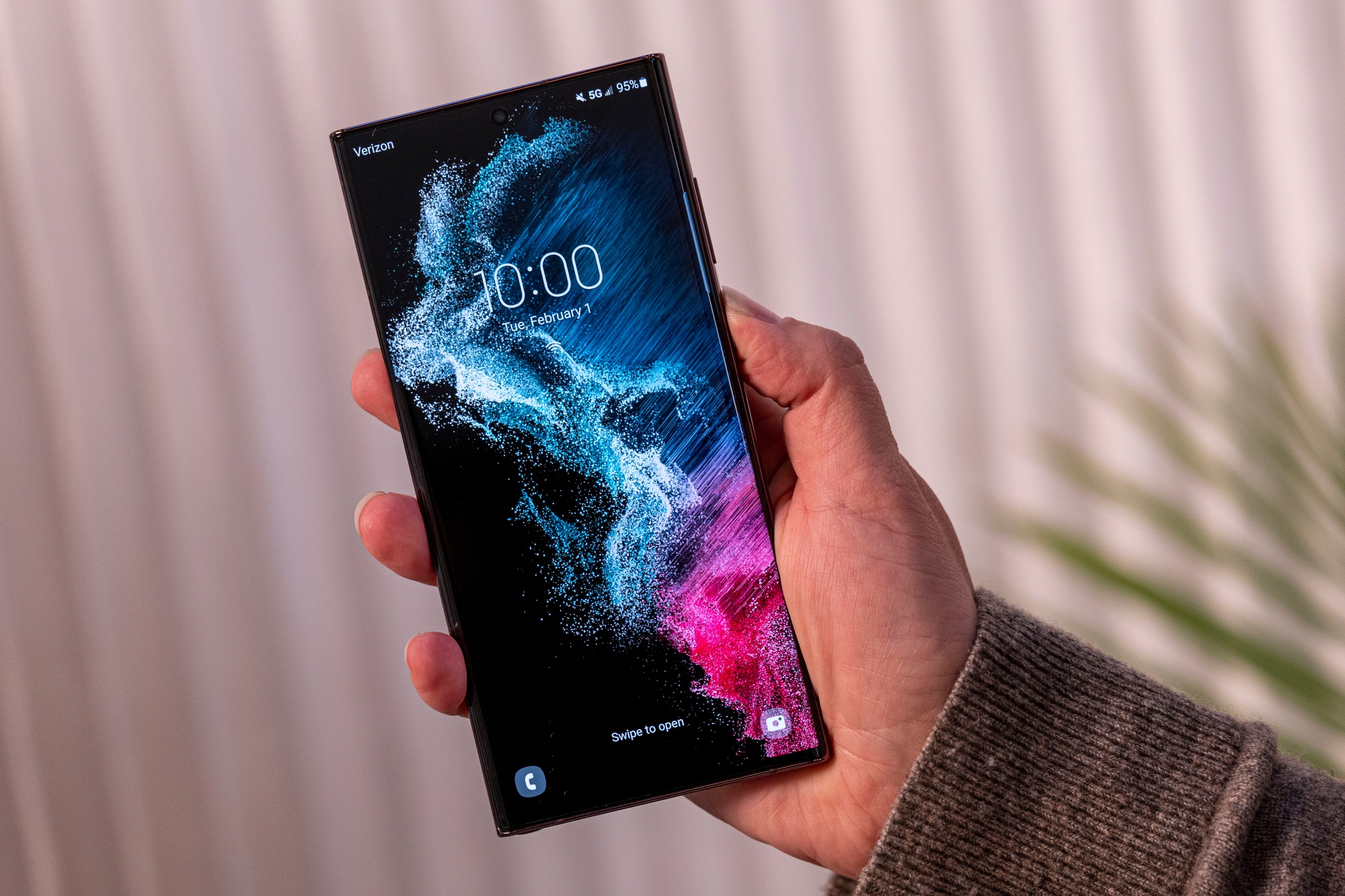 Galaxy S22 Samsung Beefs Up Phone Lineup With Stylus Bigger Storage Bloomberg