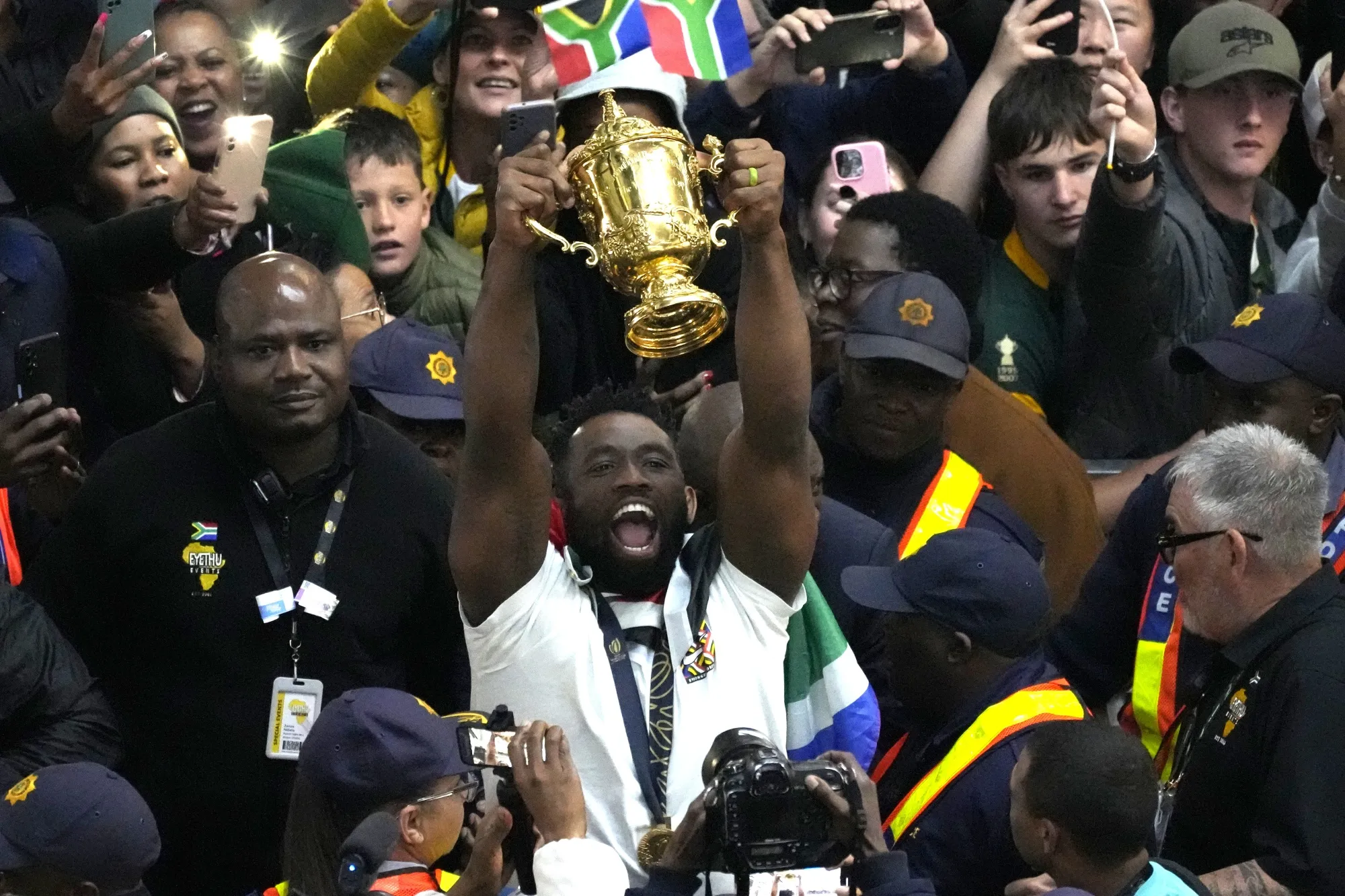 Springboks arrive to a heroes' welcome in South Africa after another ...