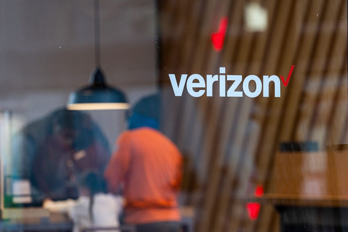 Verizon’s Consumer Group Head Departs After Less Than a Year - Bloomberg