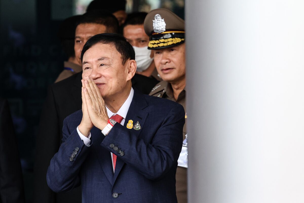 Ex-Thai PM Thaksin Moved to Hospital From Bangkok Prison After Return From Exile - Bloomberg