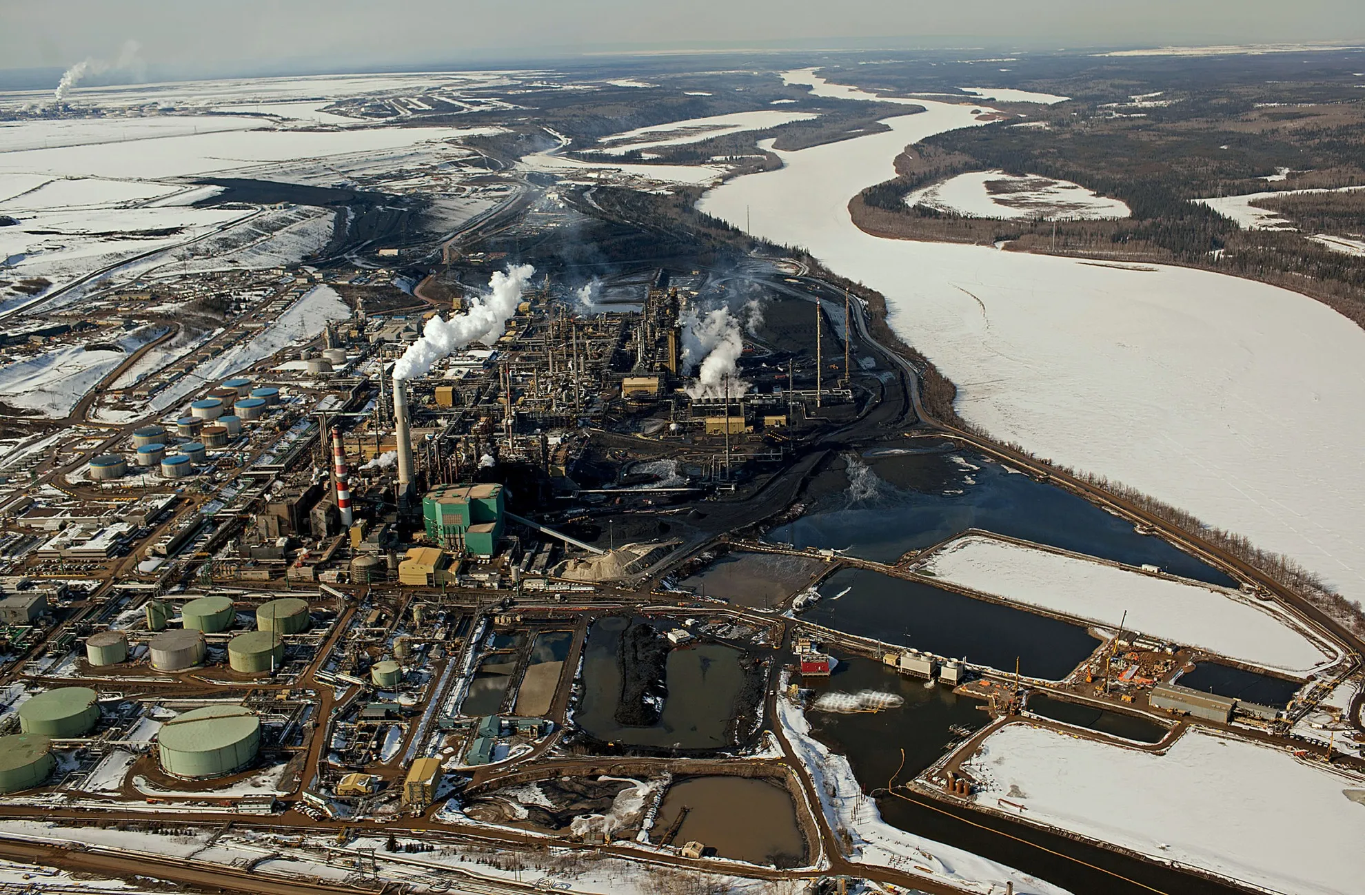 Suncor’s $4 Billion Deal May Spell End of Base Plant Project - Bloomberg