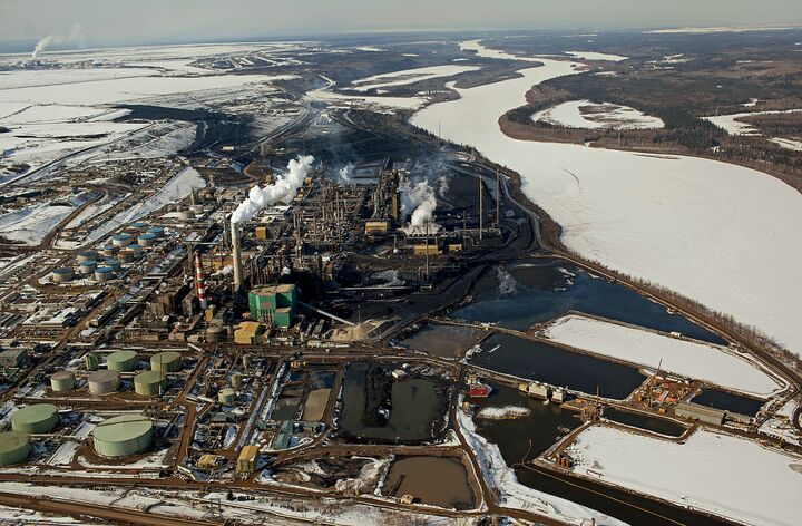 Suncor’s $4 Billion Deal May Spell End of Base Plant Project - Bloomberg