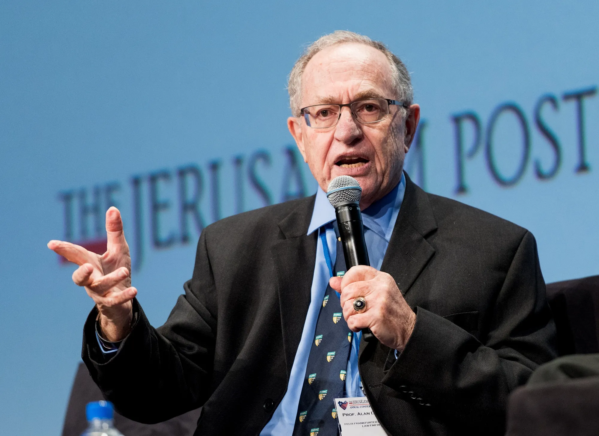 Dershowitz Must Face Epstein Accuser’s Defamation Lawsuit - Bloomberg